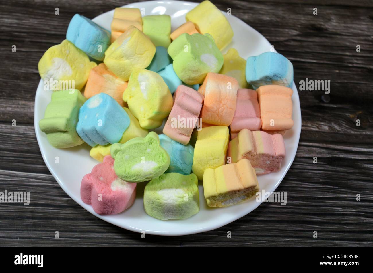 Marshmallows, marshmallow is a confectionery made from sugar, water and ...