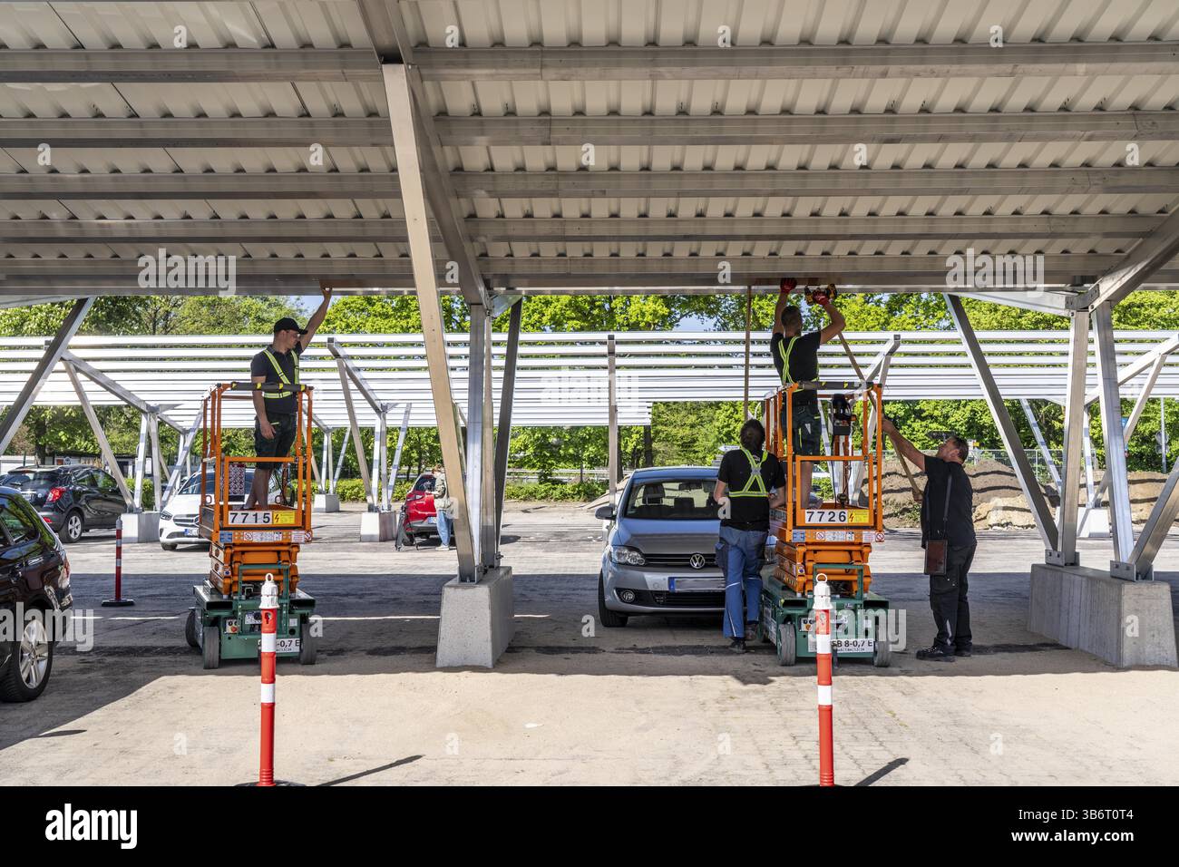 Construction of a carport photovoltaic system, 144 parking spaces will ...