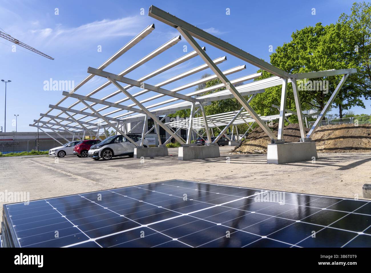 Construction of a carport photovoltaic system, 144 parking spaces will ...