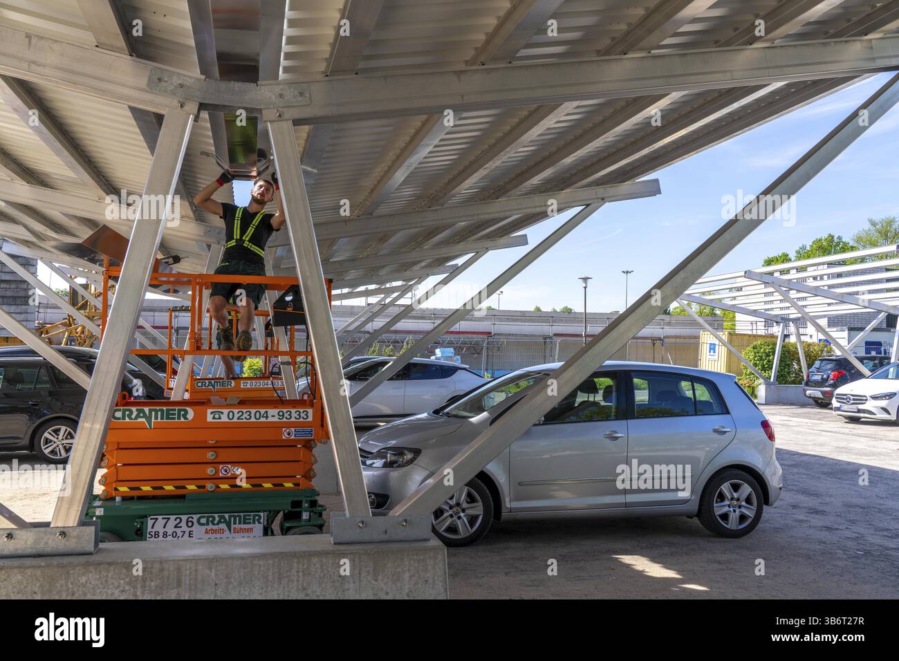 Construction of a carport photovoltaic system, 144 parking spaces will ...