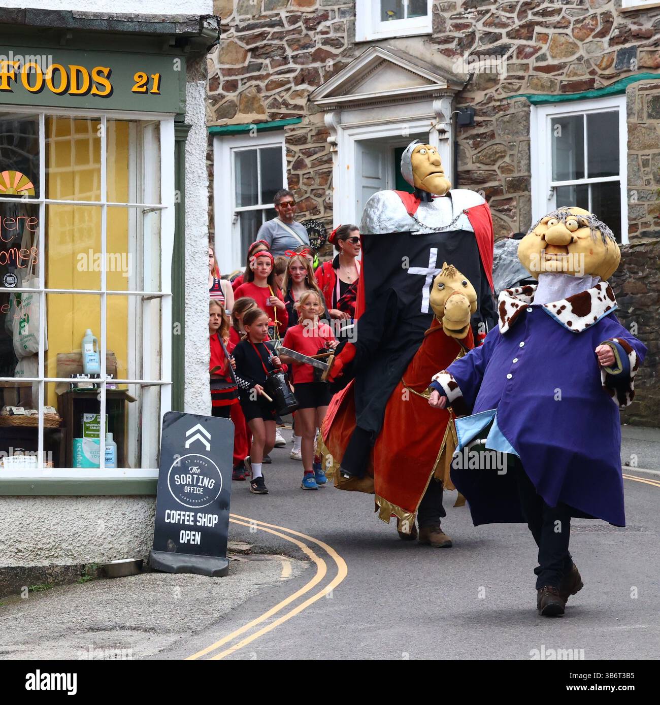 St Agnes, Cornwall, UK. 4th May, 2025. Giant Puppets street theatre ...