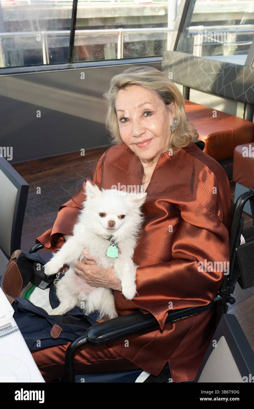 Susan Gutfreund attends Lifeline New York Benefit Dinner with Her Royal ...