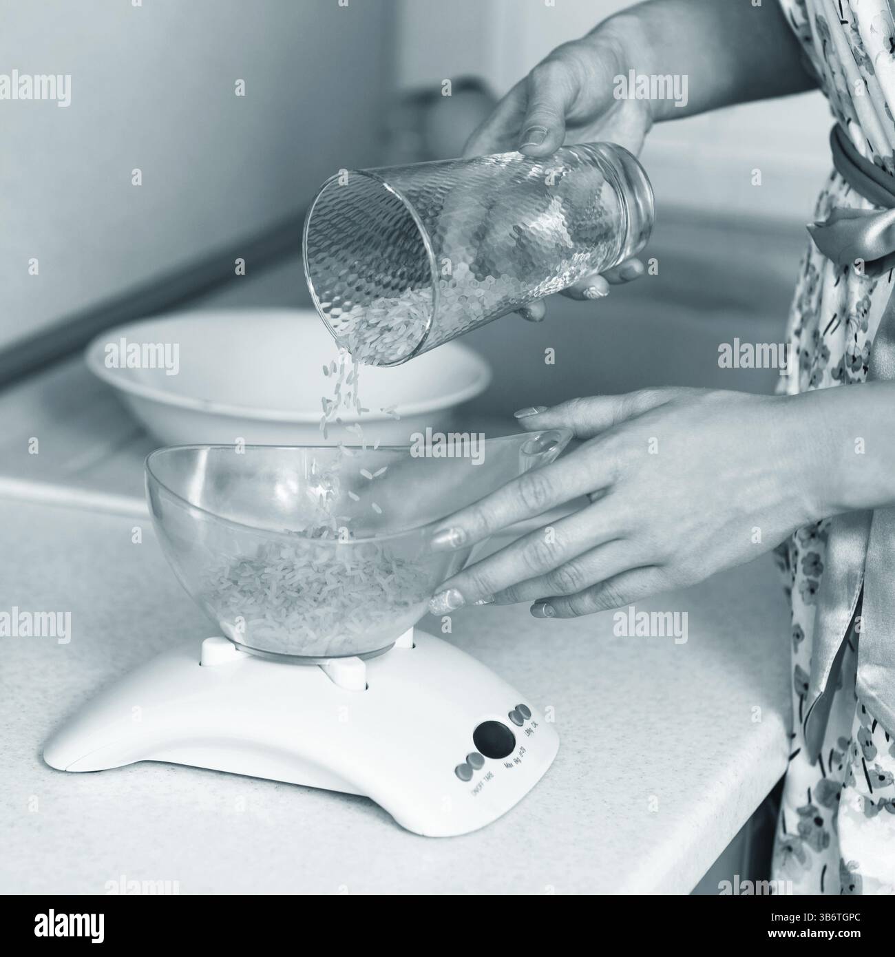 Measuring flour on kitchen scale hi-res stock photography and images ...