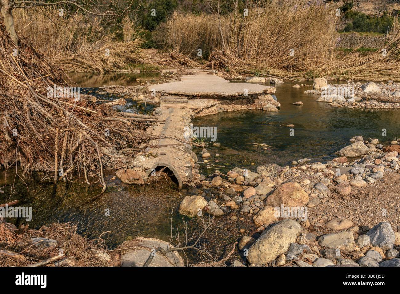 Mijares riverbed hi-res stock photography and images - Alamy