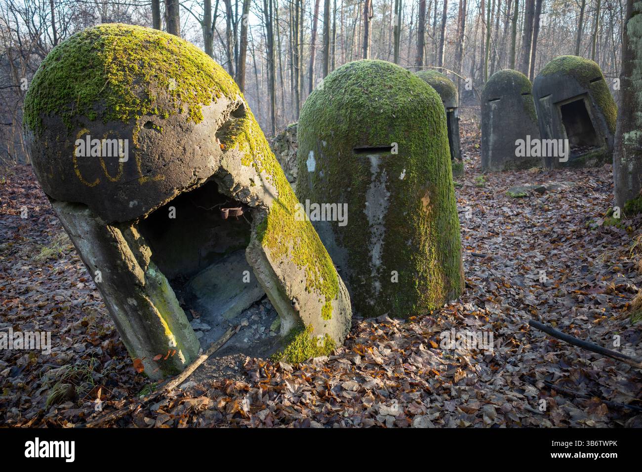 “Luftschutz-Splitterschutzelle” type bunkers. German military ...