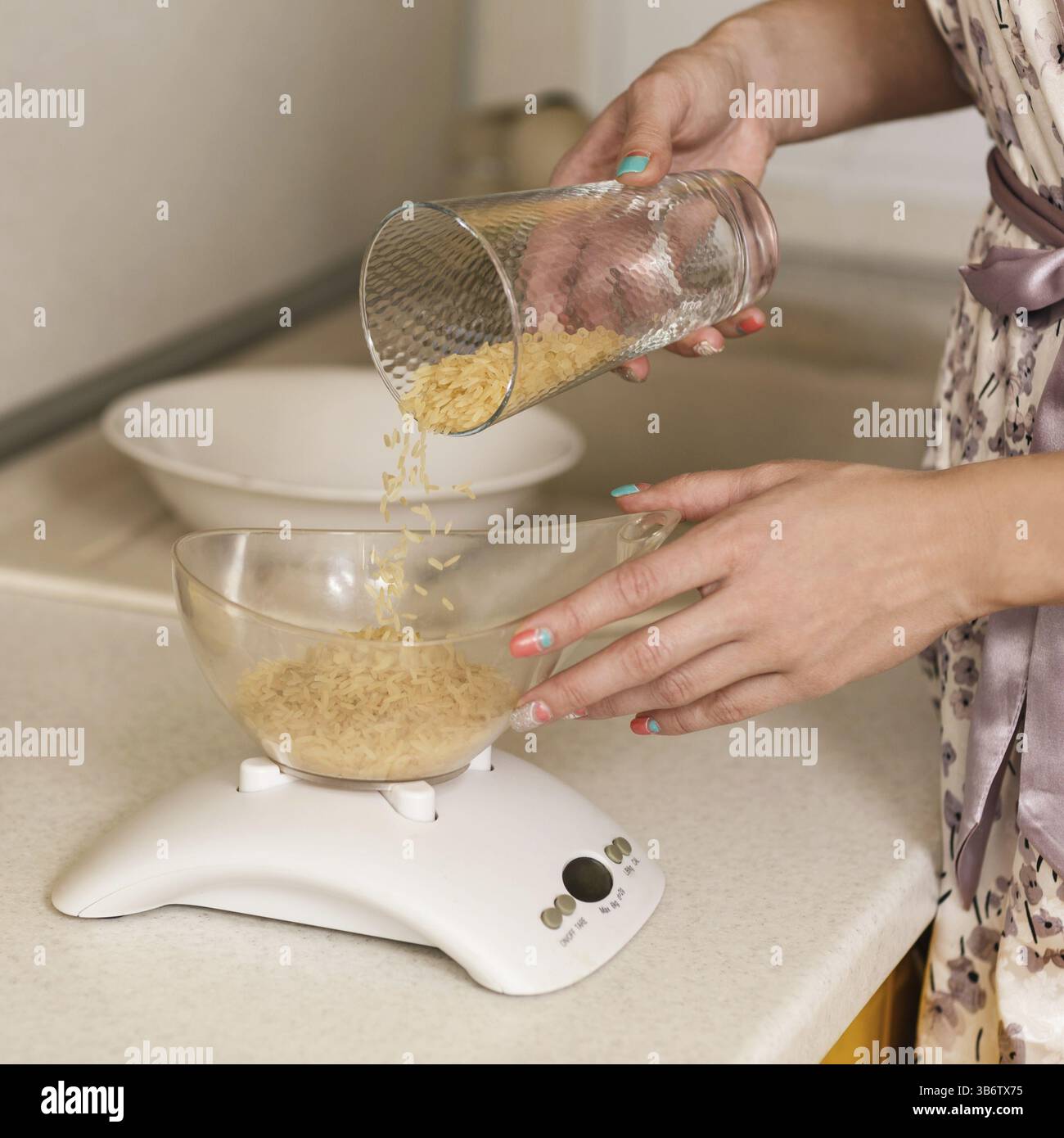 Measuring flour on kitchen scale hi-res stock photography and images ...
