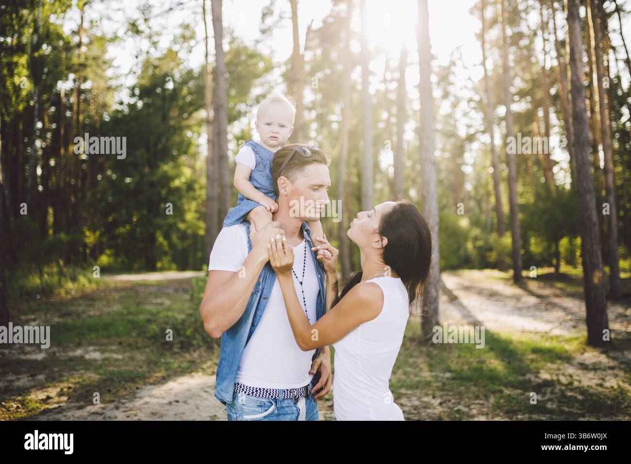 Photo dad daughter mom hi-res stock photography and images - Alamy