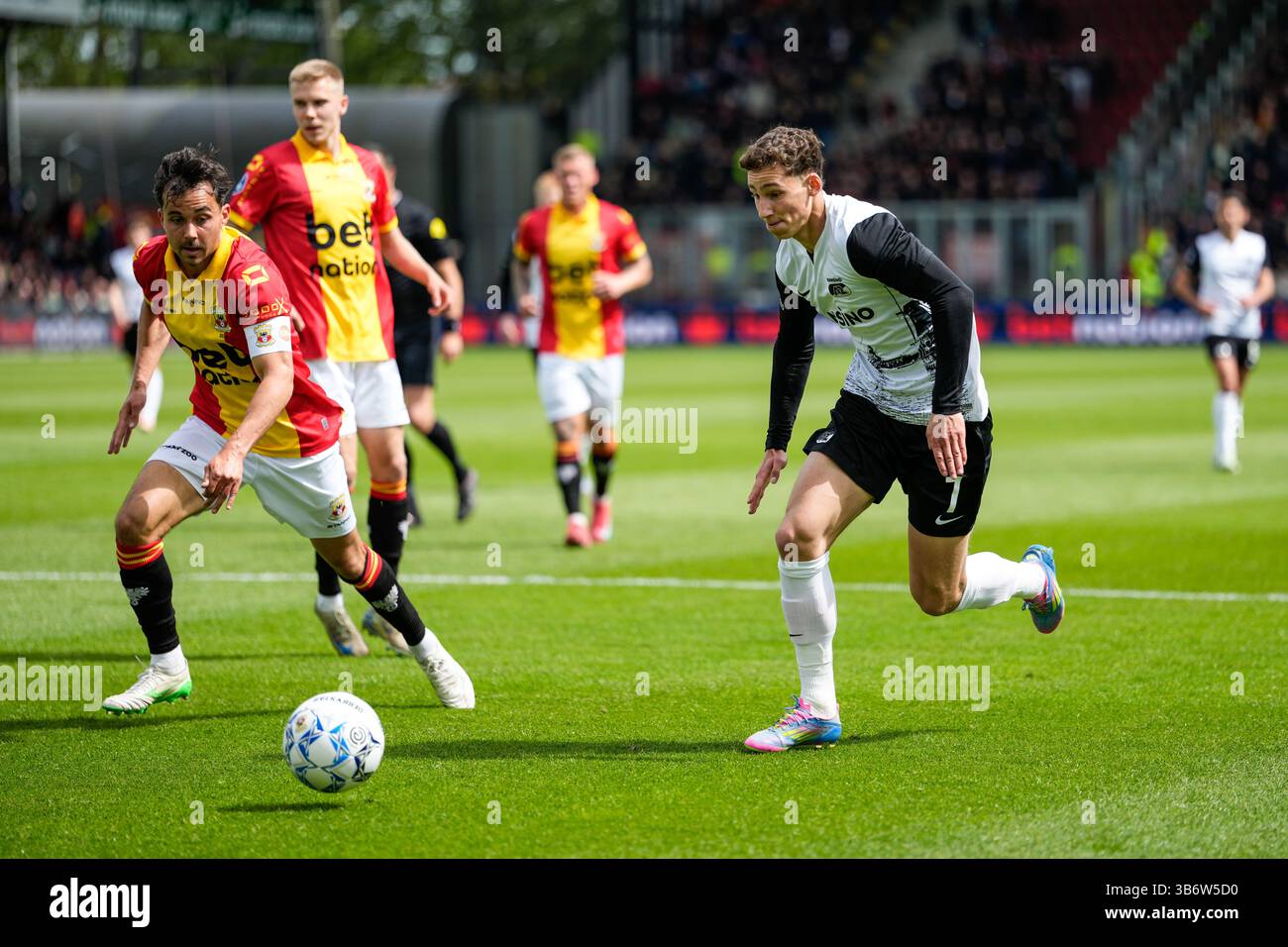 DEVENTER, NETHERLANDS - MAY 4: Ruben van Bommel of AZ runs with the ...