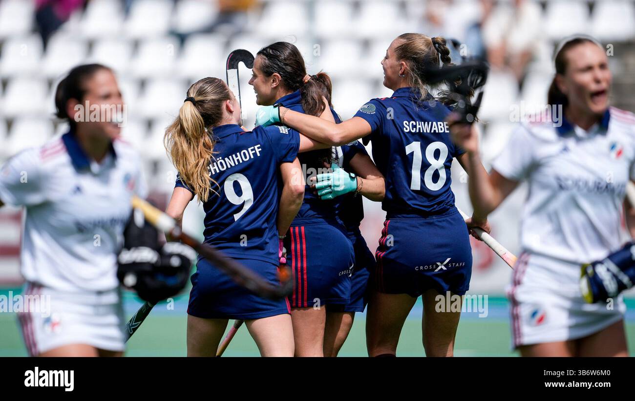 Mannheim, Deutschland. 04th May, 2025. v.li.: Annika Schönhoff (DHC, 9 ...