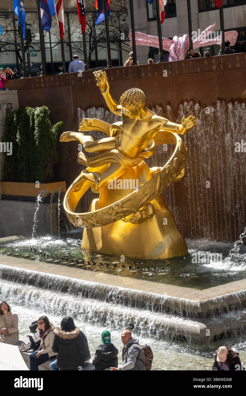 The iconic Prometheus Statue is in Rockefeller Center, New York City ...