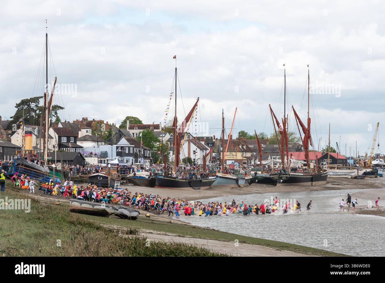 Wading through numbers hi-res stock photography and images - Alamy