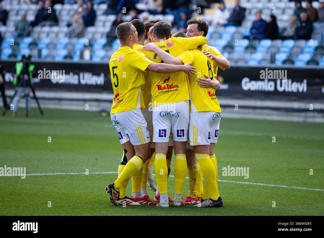 250504 Falkenbergs Tim Stålheden jublar med lagkamrater efter 0-2 under ...
