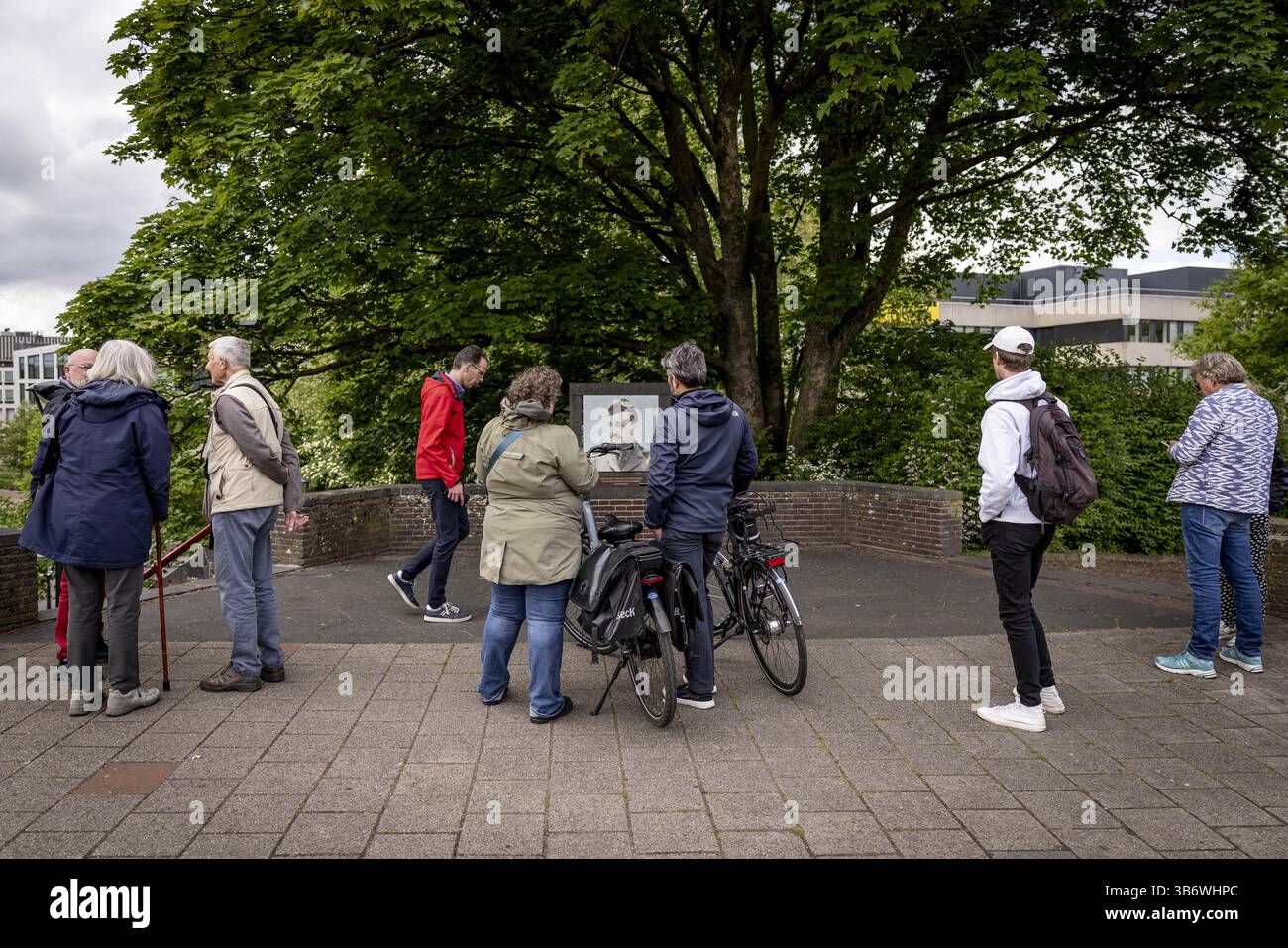 ARNHEM - People look at the new plaque on the monument at the John ...