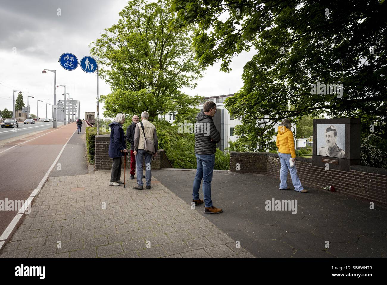 ARNHEM - People look at the new plaque on the monument at the John ...