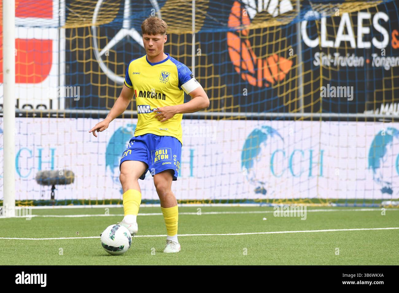 STVV's Rein Van Helden pictured in action during a soccer match between ...