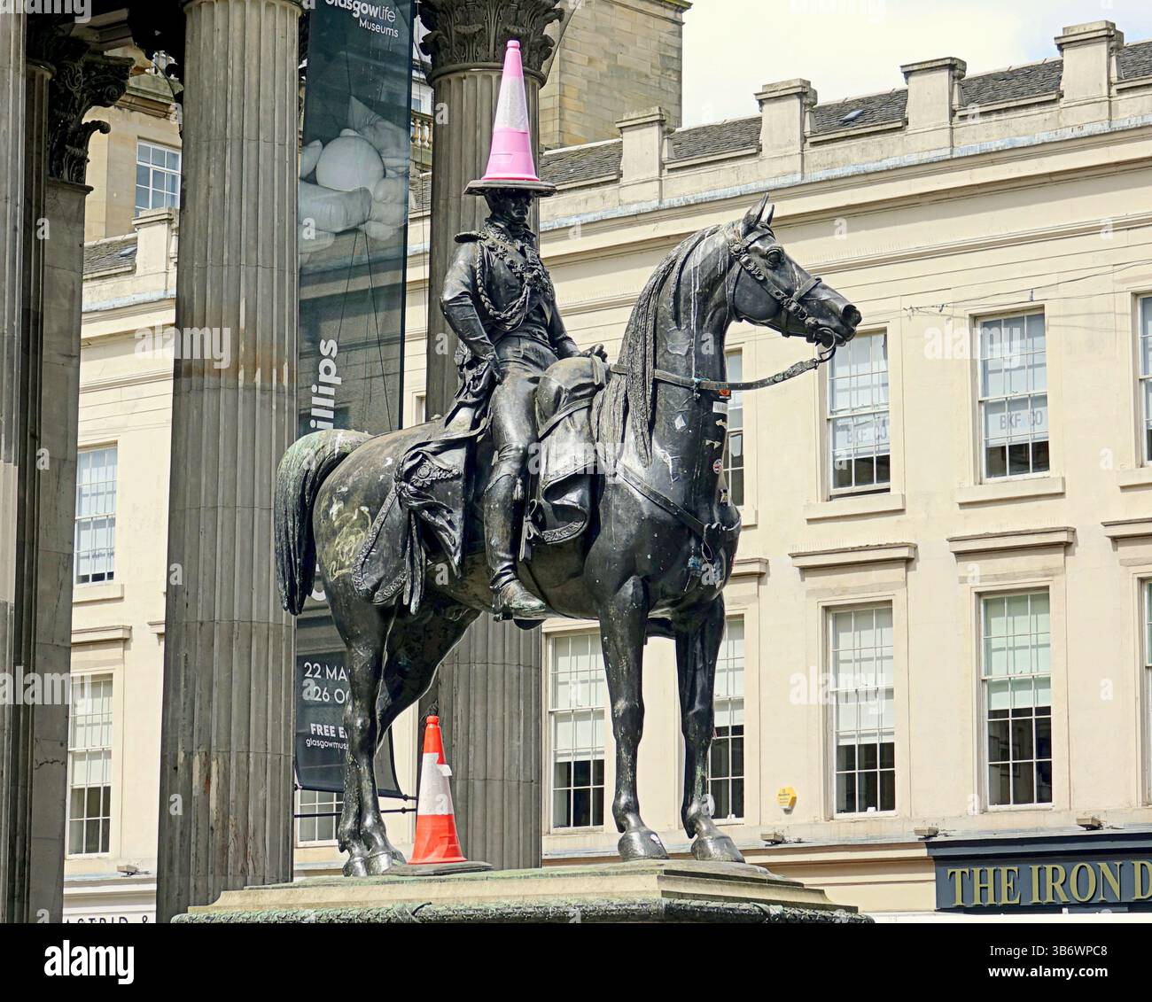 Glasgow, Scotland, UK. 4th May, 2025. Iconic Duke has a pink cone on ...