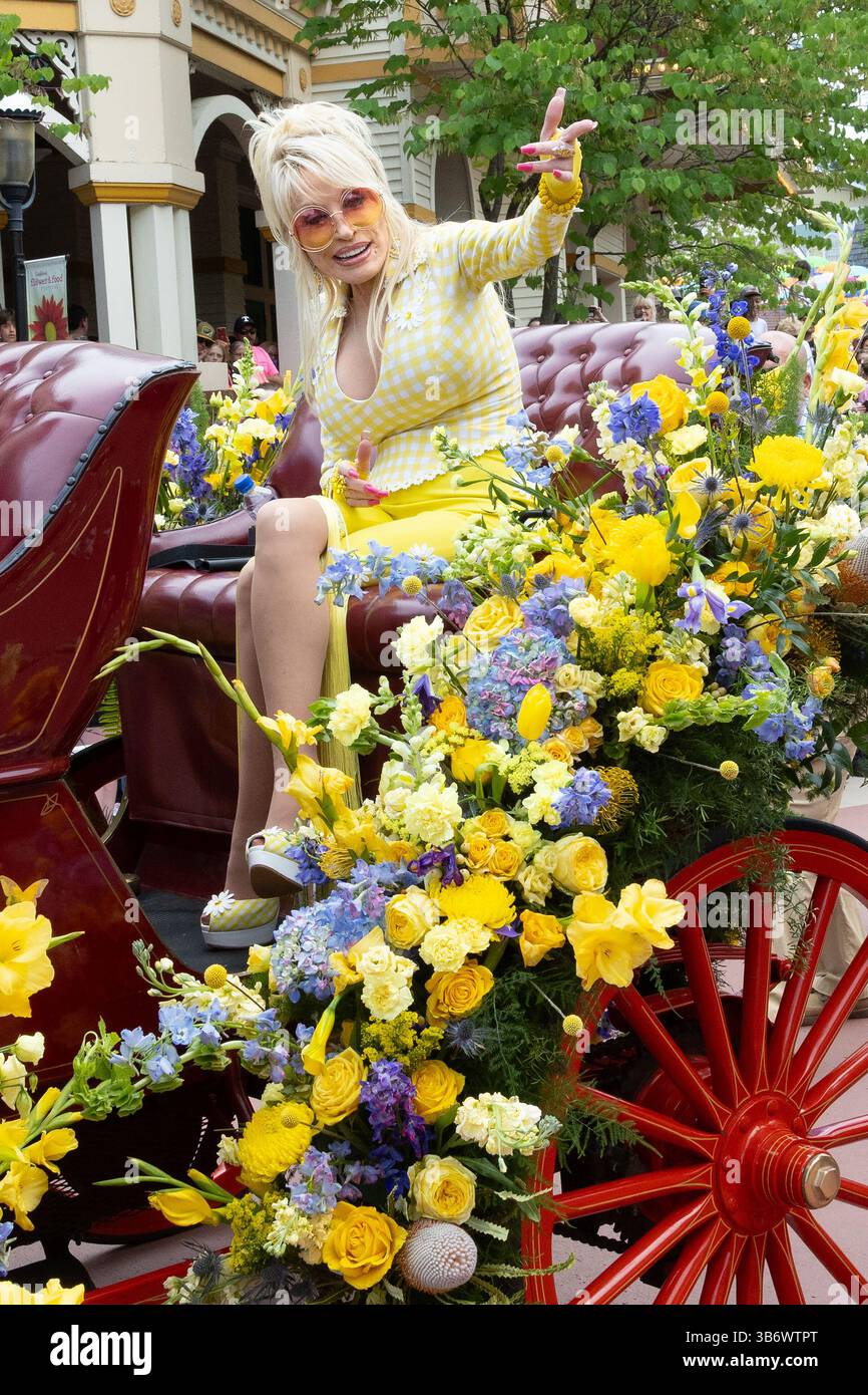 Dolly Parton at the Dollywood Dewitt tour to celebrate the 40th Anniversary of Dollywood held at ...