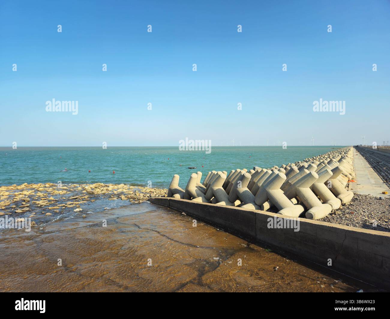 Breakwater extending sea concrete hi-res stock photography and images ...