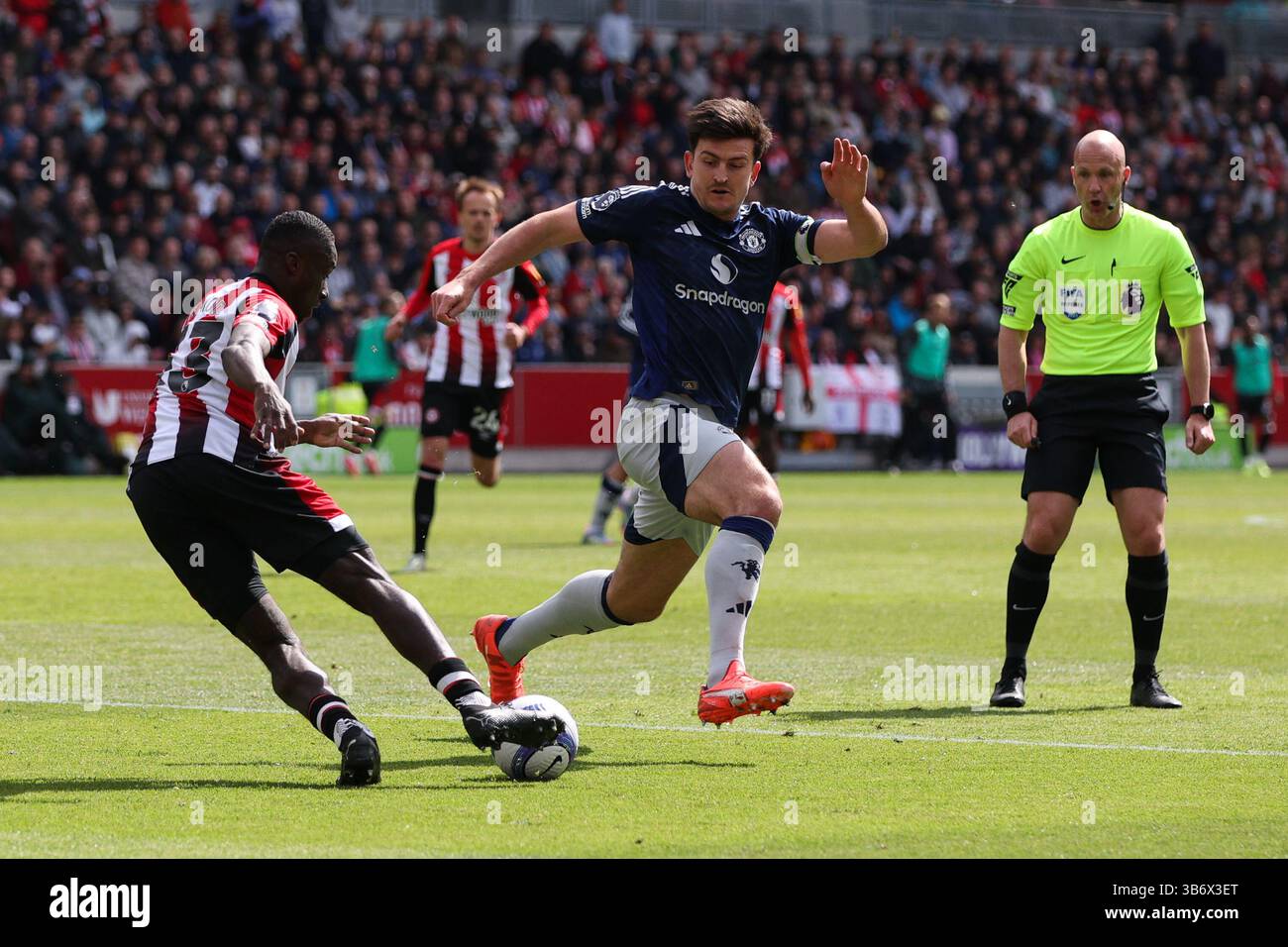 LONDON, UK - 4th May 2025: Michael Kayode of Brentford evades Harry ...