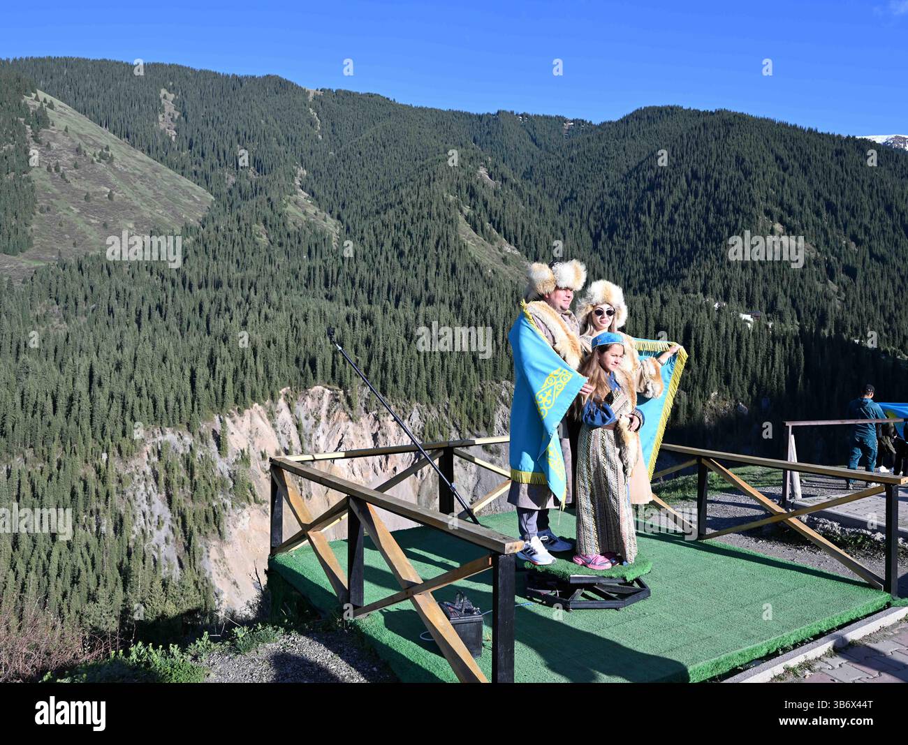 (250504) -- ALMATY, May 4, 2025 (Xinhua) -- Tourists pose for photos in ...