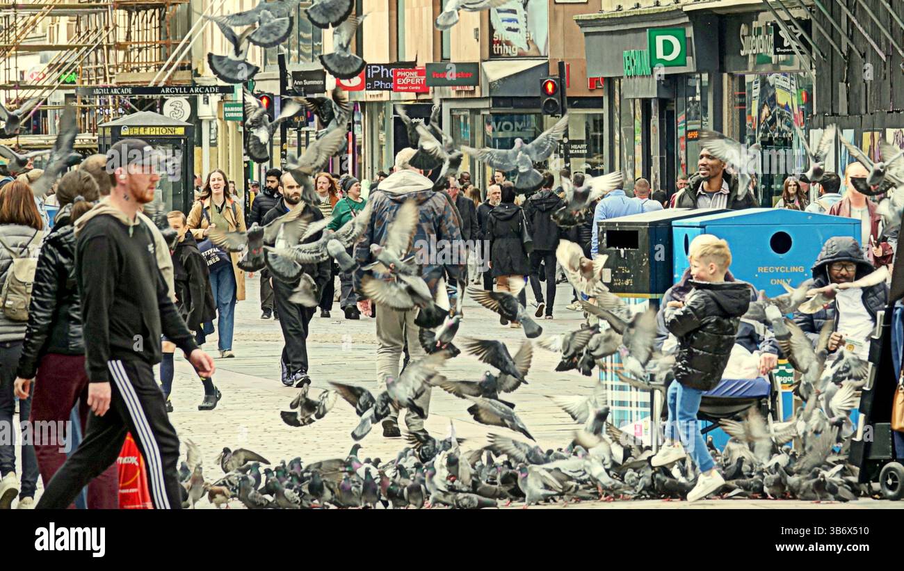 Glasgow, Scotland, UK. 4th May April, 2025. UK Weather: Sunny over the ...