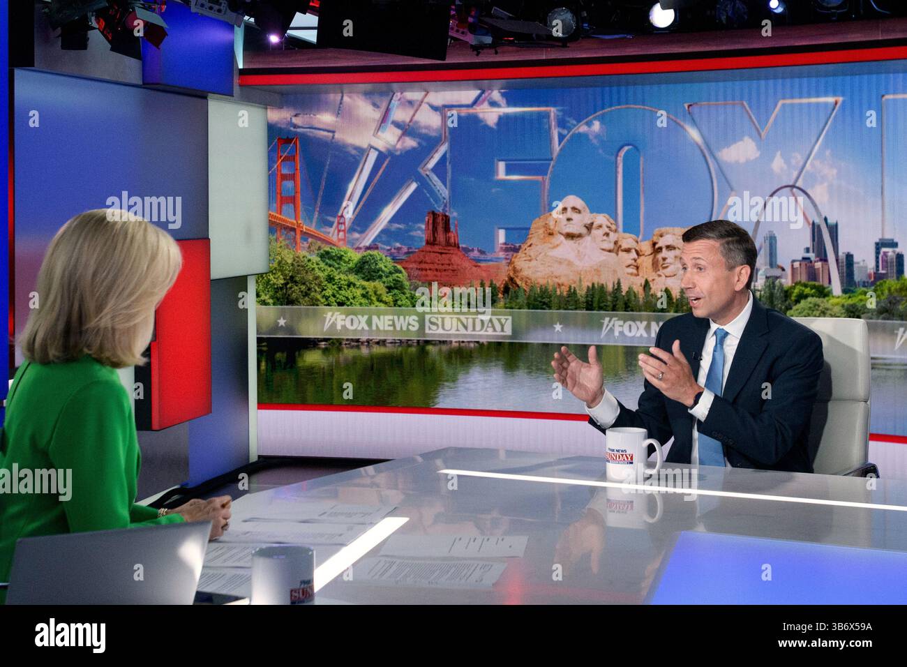 "Fox News Sunday" anchor Shannon Bream, left, speaks with Democratic ...