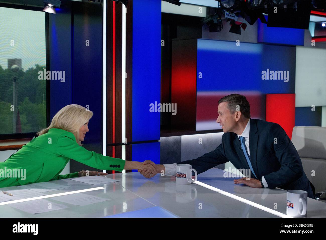 "Fox News Sunday" anchor Shannon Bream, left, welcomes Democratic ...
