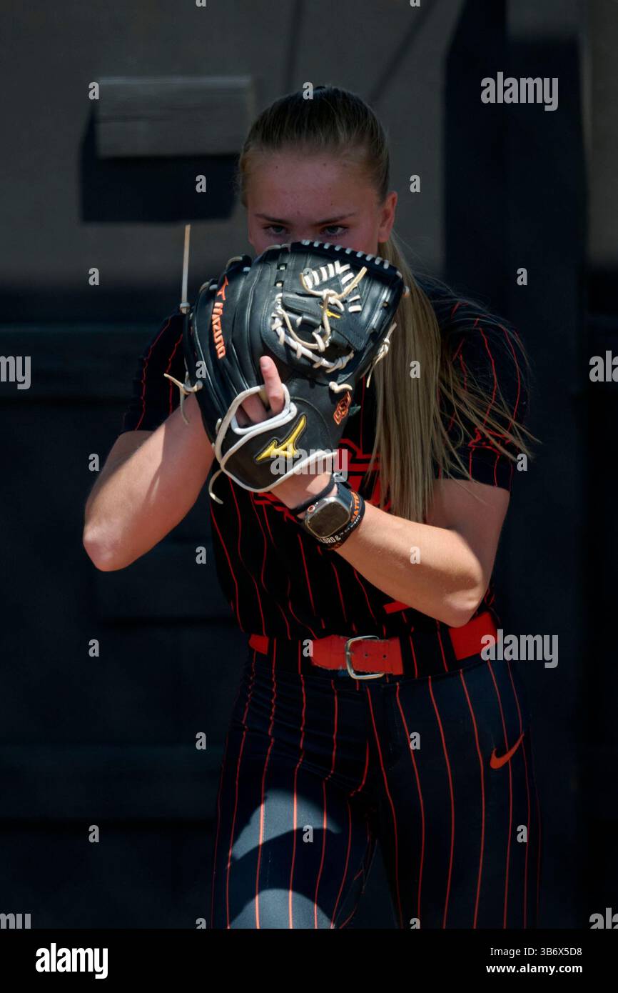 Oklahoma State Cowgirls pitcher Katie Kutz (16) warms up in the bullpen ...