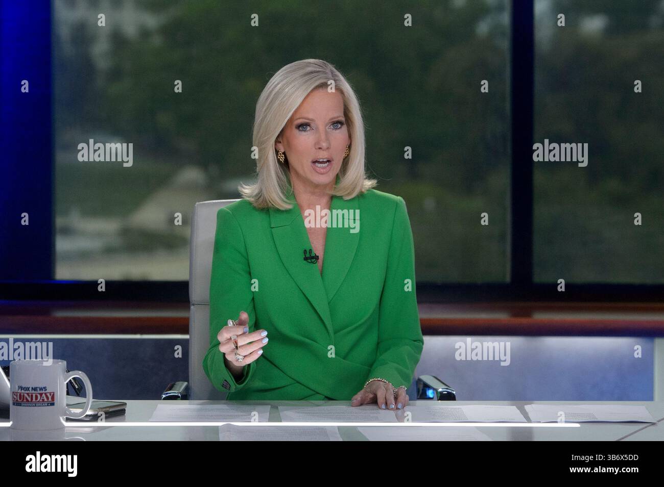 "Fox News Sunday" anchor Shannon Bream prepares for an interview with ...