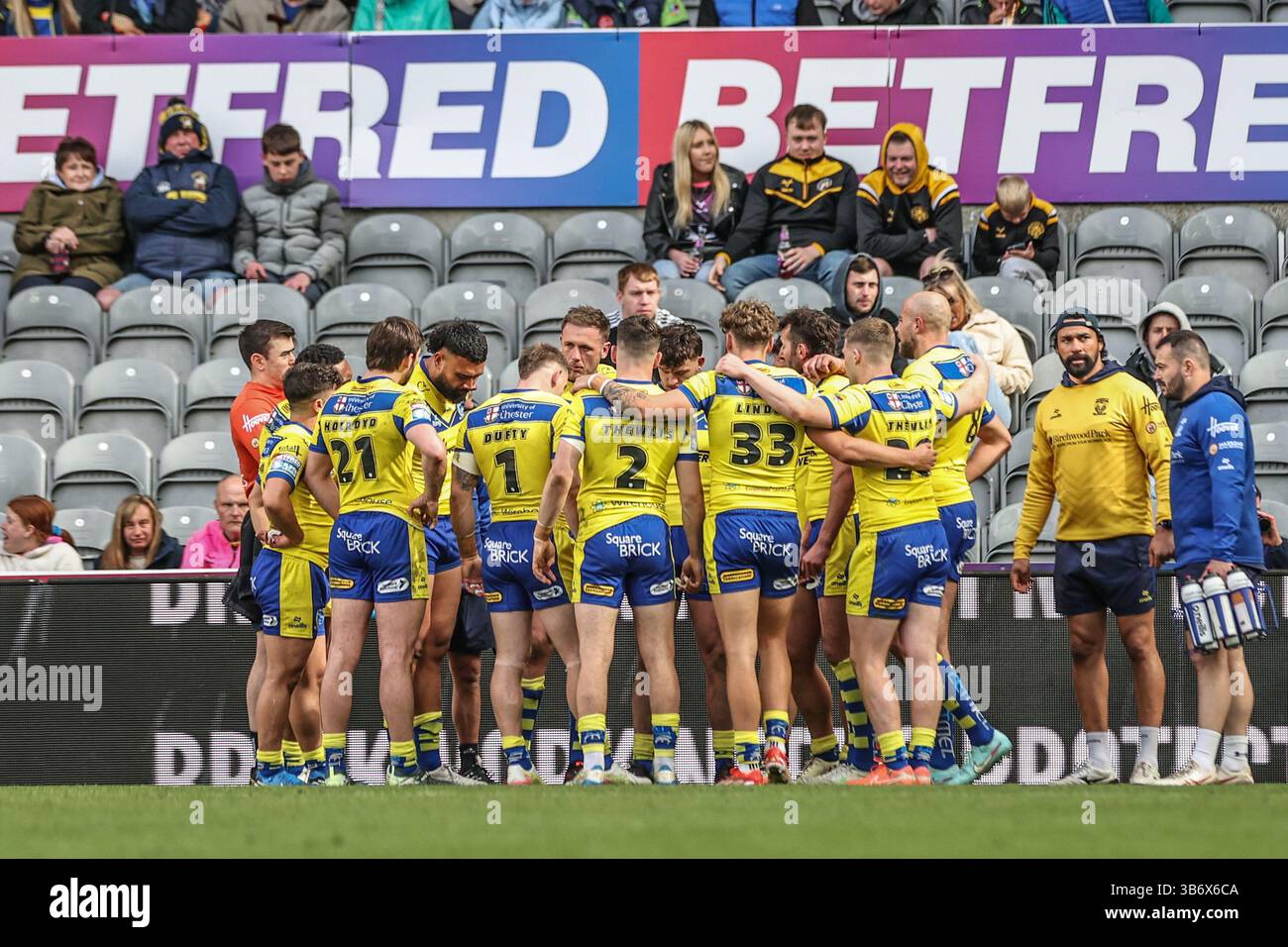 Newcastle, UK. 04th May, 2025. Warrington have a group huddle during ...
