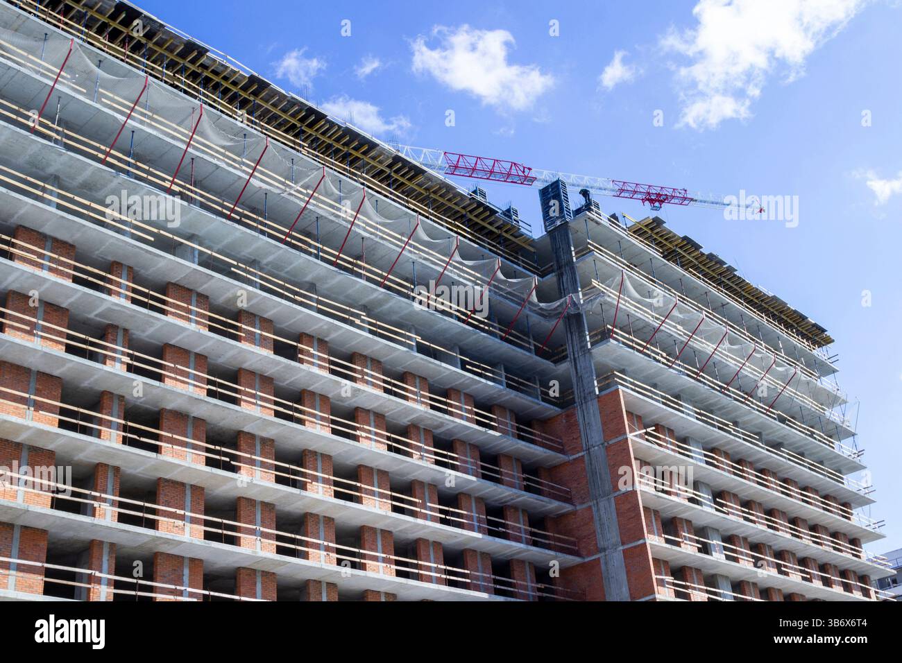 Construction of a house made of ceramic bricks and reinforced concrete ...