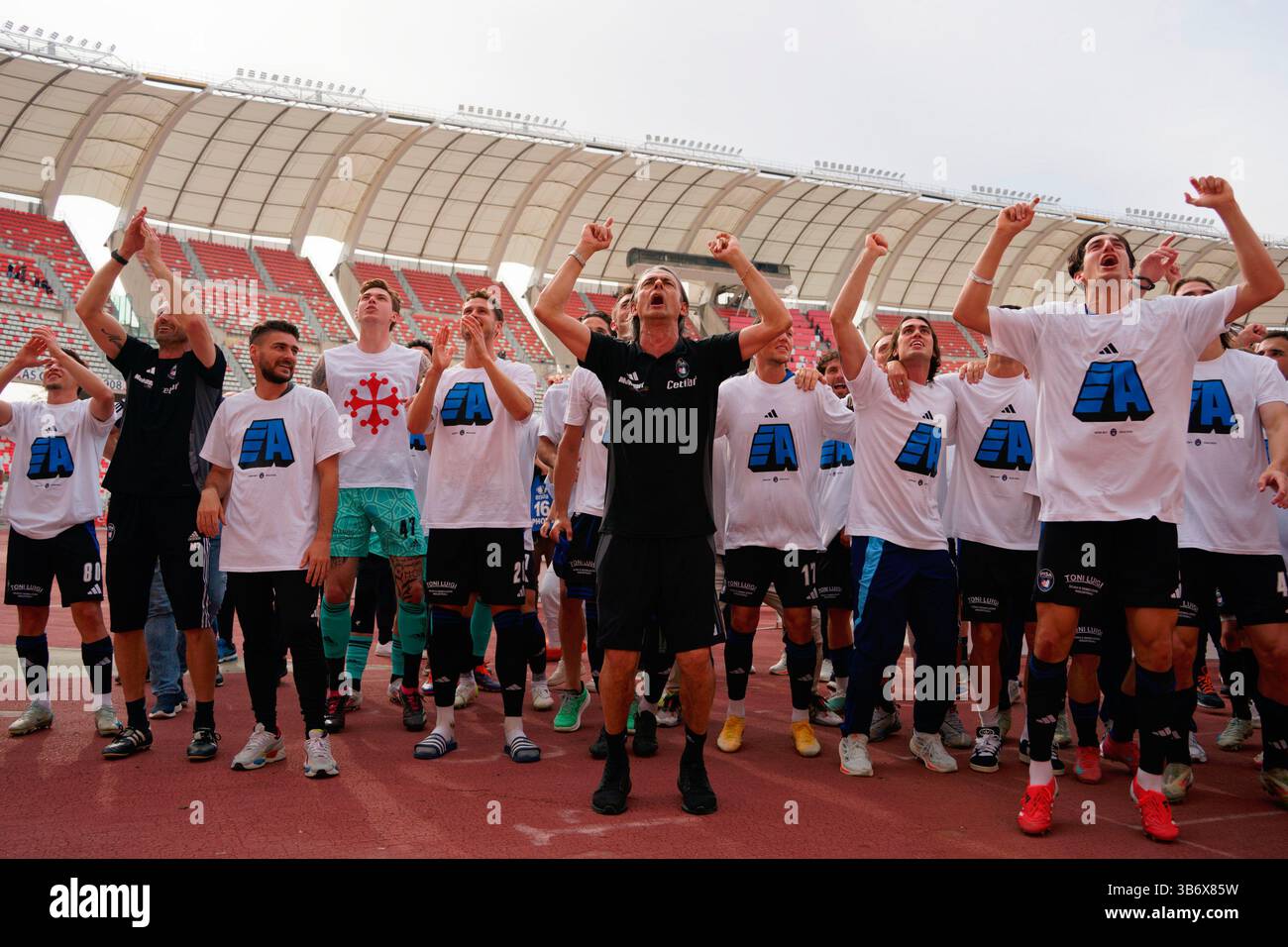 Bari, Italy. 04th May, 2025. coach Filippo Inzaghi of Pisa and Pisa ...