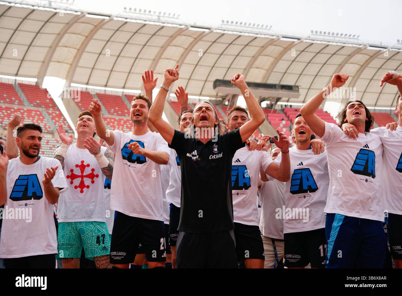 Bari, Italy. 04th May, 2025. coach Filippo Inzaghi of Pisa and Pisa ...