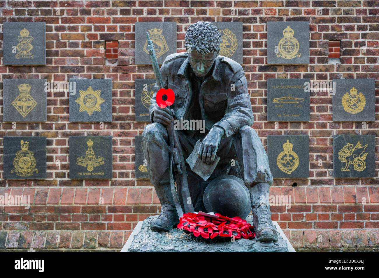 Portsmouth, UK. 04th May, 2025. A soldier of World War Two memorial ...