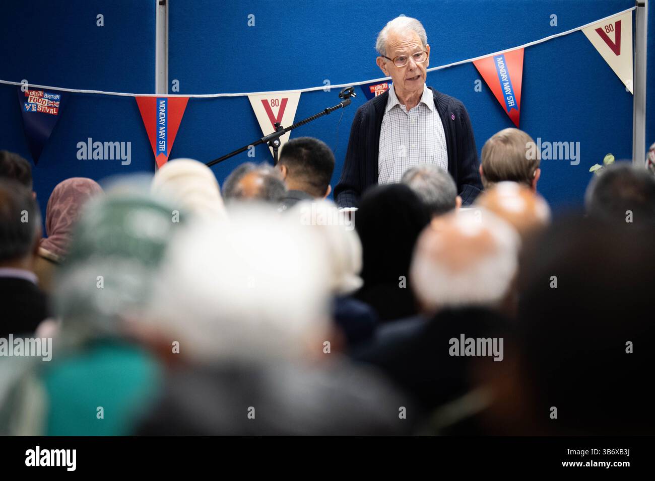 Holocaust survivor John Hajdu speaks to members of the Muslim community ...