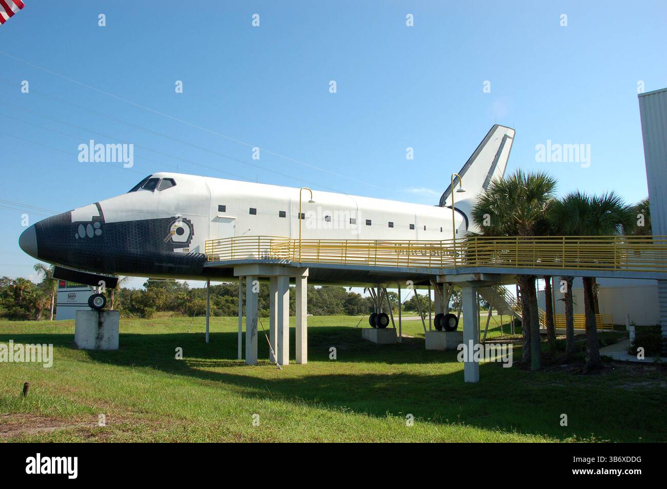 Space shuttle replica on display at Kennedy Space Center, Florida ...