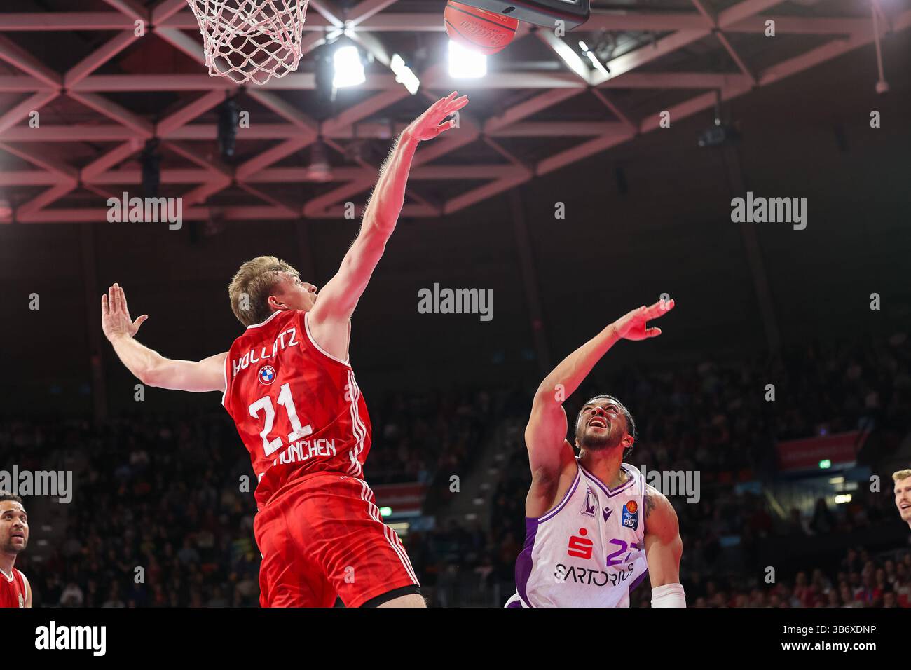 Muenchen, Deutschland. 04th May, 2025. Marcus Shaver Jr. (BG Goettingen ...
