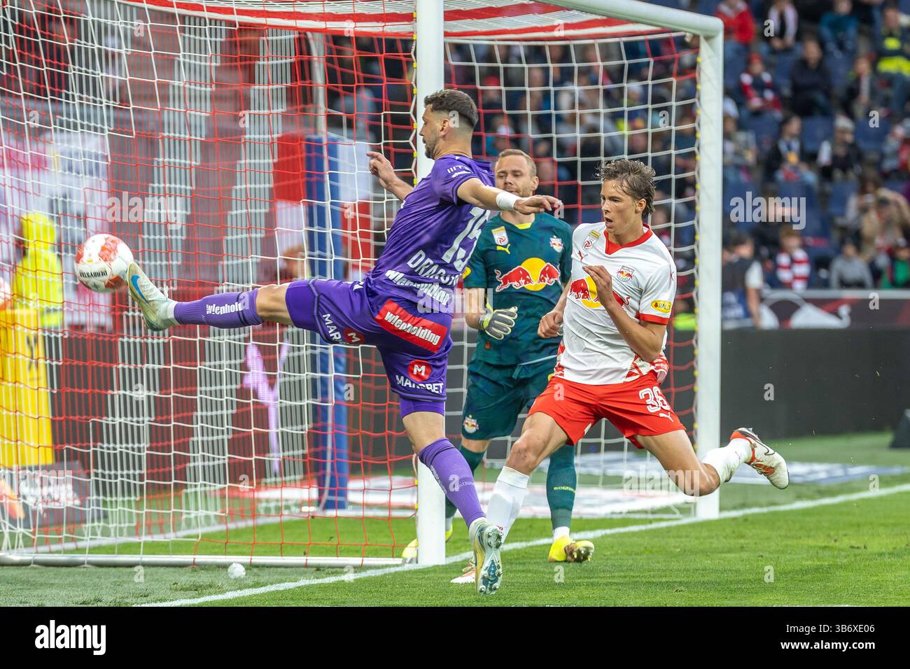 ABD0123 20250504 - SALZBURG - ÖSTERREICH: v.l. Aleksandar Dragovic (FK ...