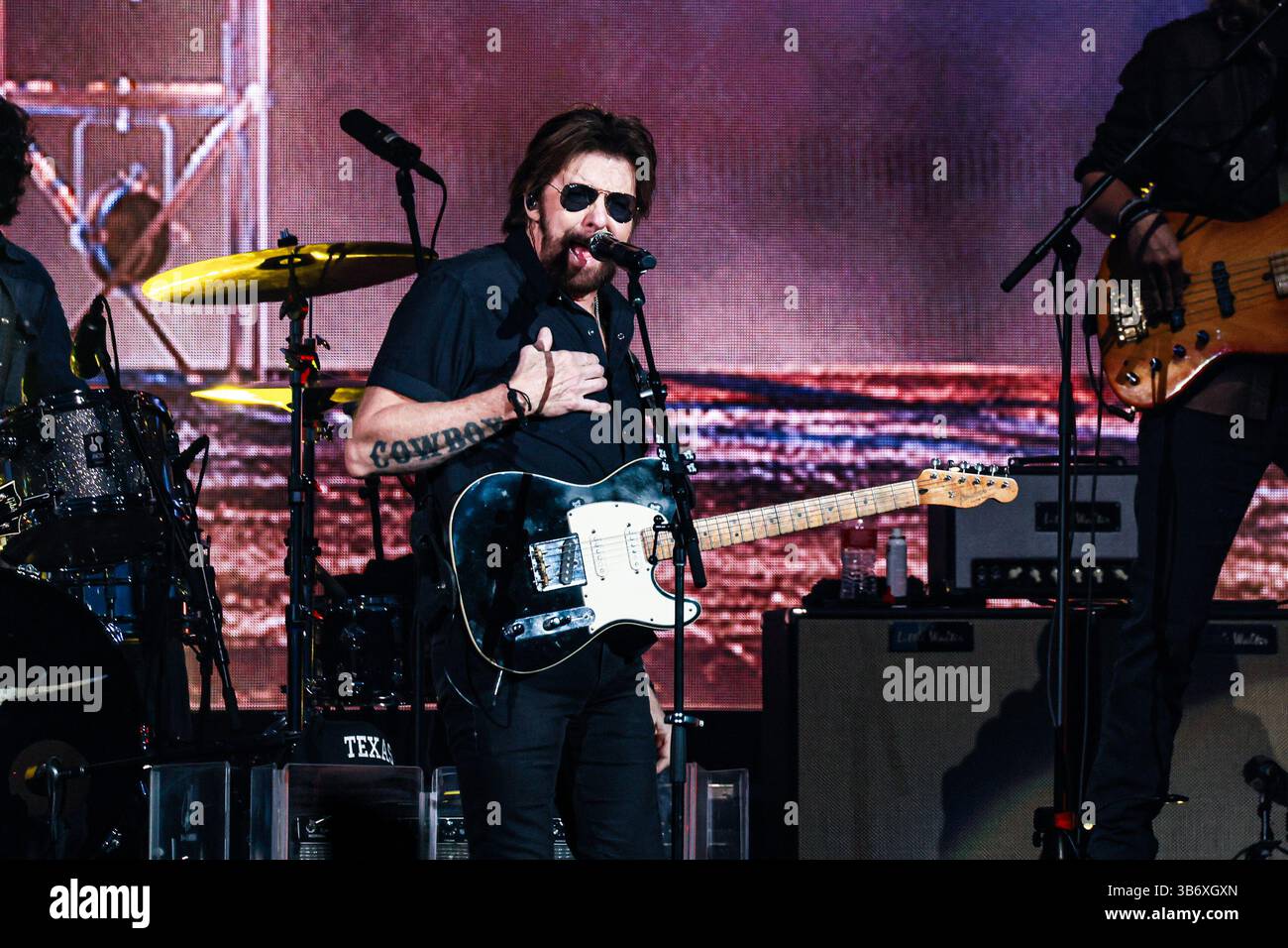 Austin, USA. 04th May, 2025. Brooks & Dunn - Ronnie Dunn performs ...