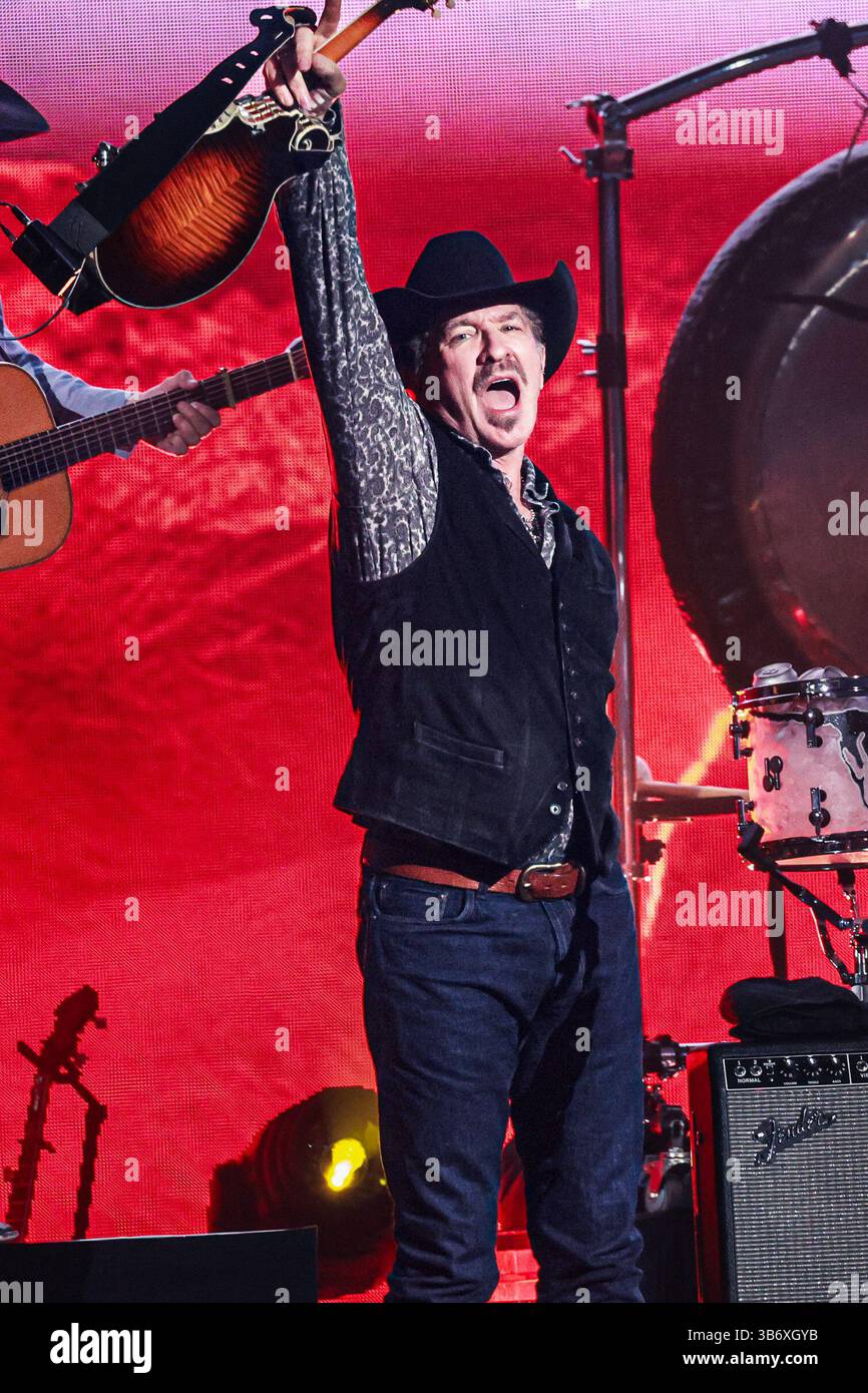 Austin, USA. 04th May, 2025. Brooks & Dunn - Kix Brooks performs during ...