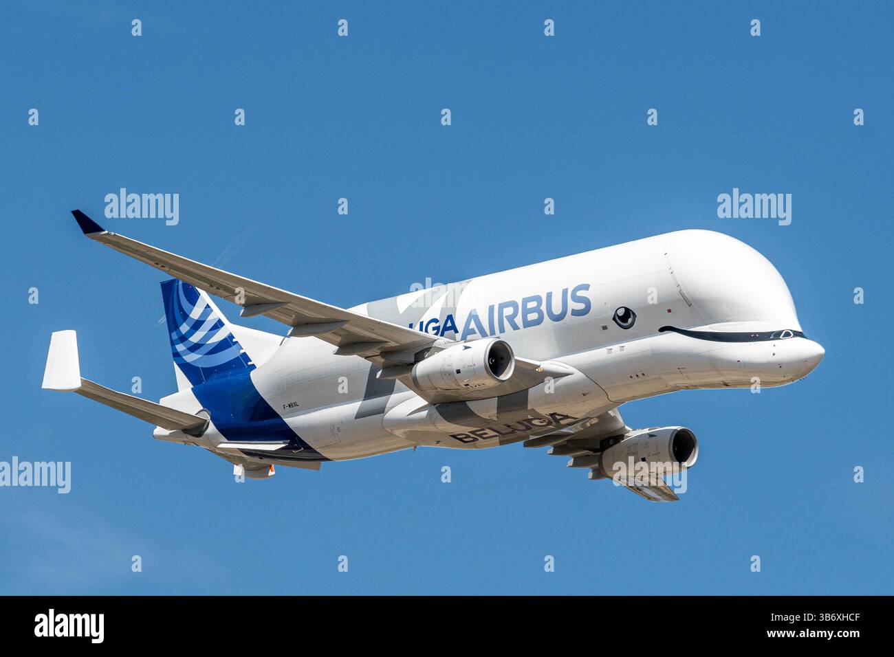 Convertred airliner hi-res stock photography and images - Alamy