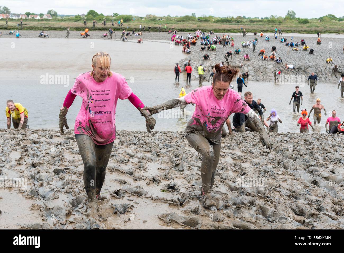 Women covered in mud hi-res stock photography and images - Alamy