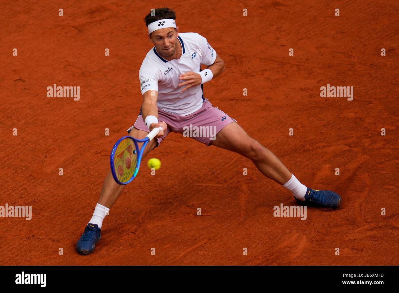 Norway's Casper Ruud returns to Britain's Jack Draper during the Madrid ...