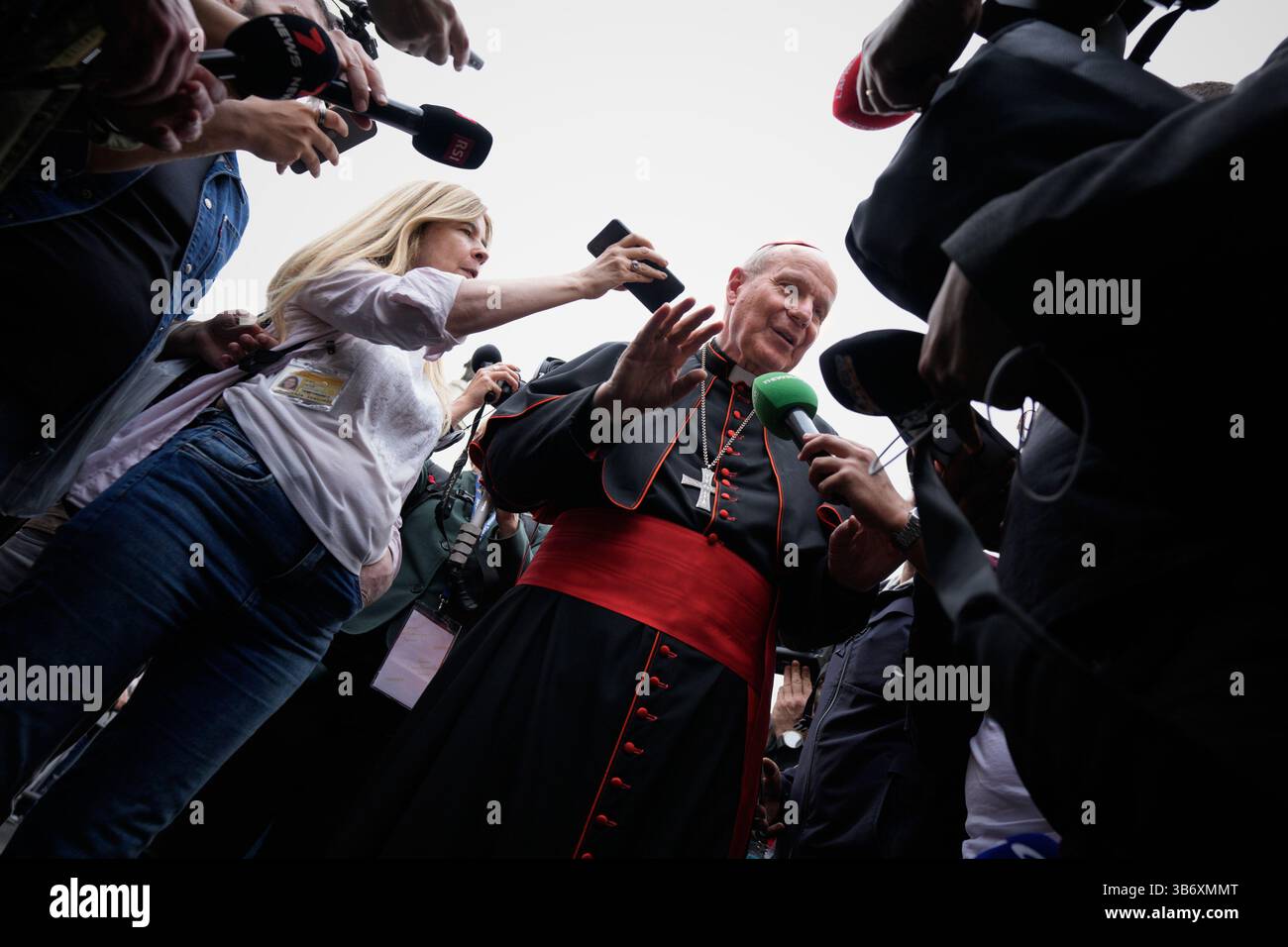 Rome, Italy. 27th Apr, 2025. Cardinal Christoph Schonborn talks to ...