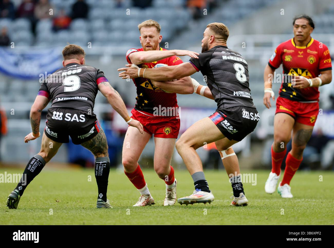 Castleford Tigers' Rowan Milnes (centre) is tackled by Wakefield ...