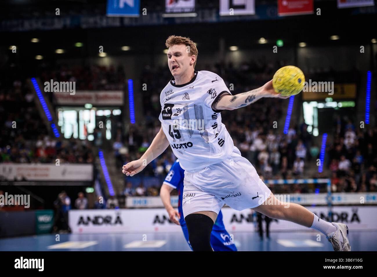 Emil Wernsdorf Madsen (THW Kiel, #45) / Emil Wernsdorf Madsen (THW Kiel ... Emil Wernsdorf Madsen (THW Kiel, #45) / Emil Wernsdorf Madsen (THW Kiel ...