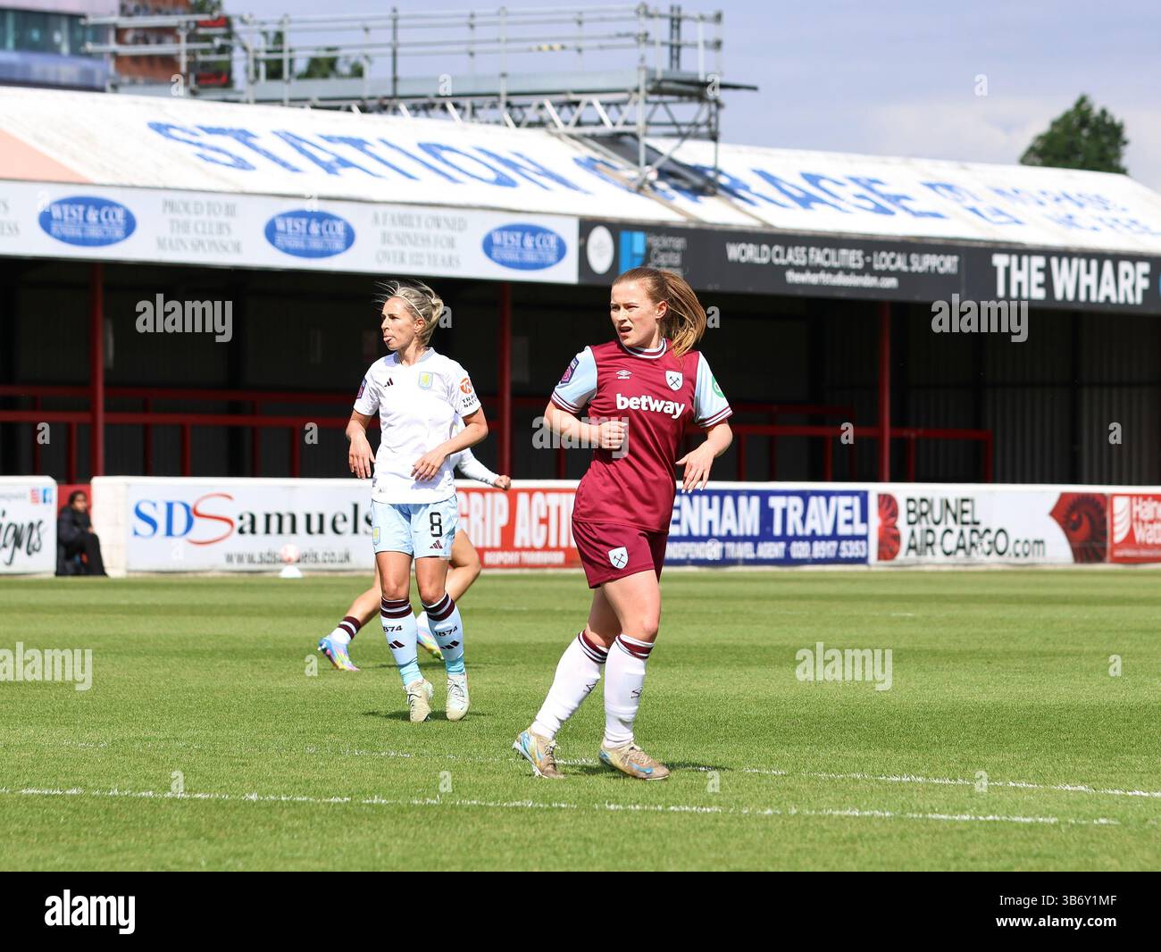 Oona Siren (West Ham 4) during the Women's Super League game between ...