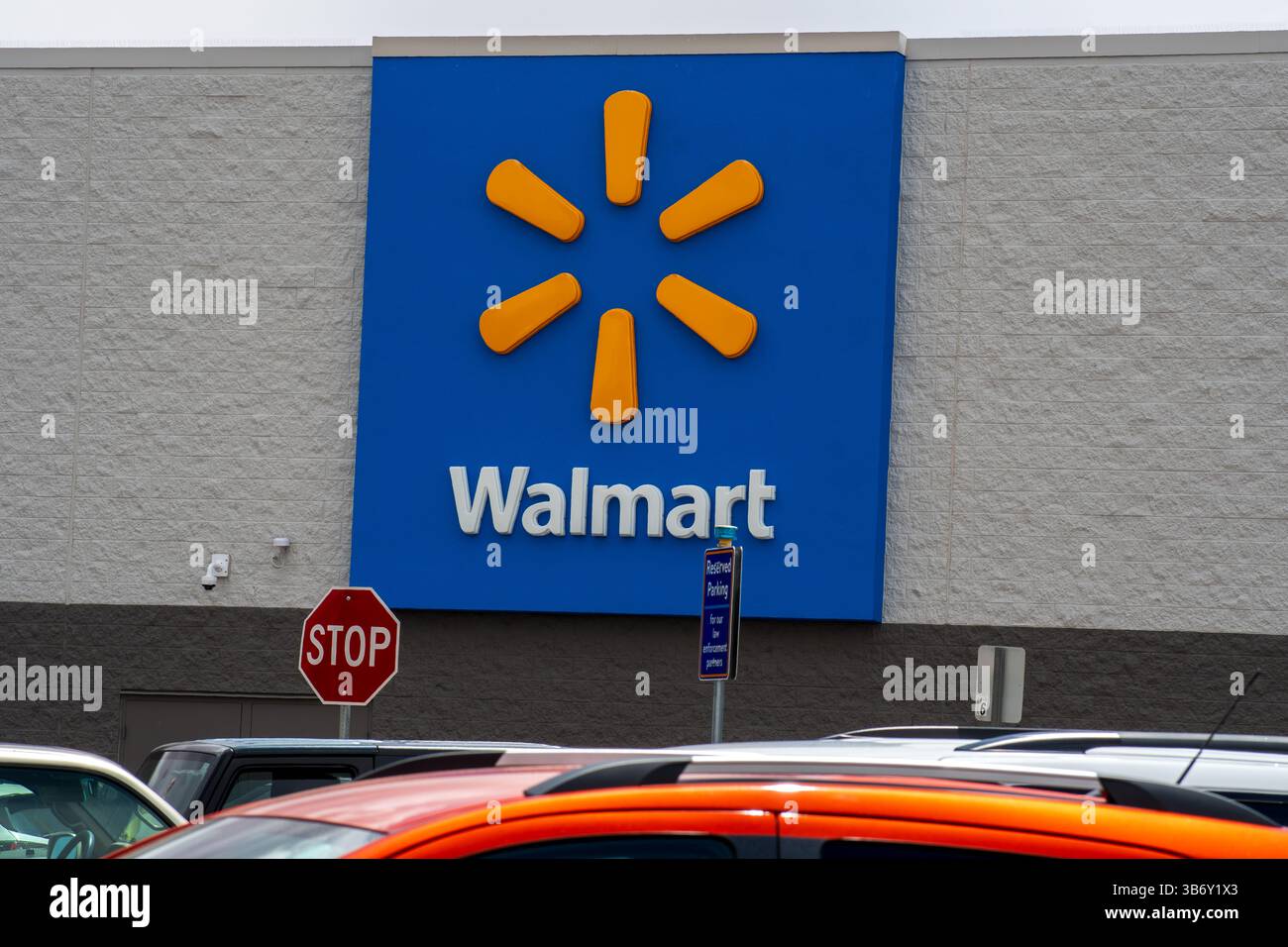 Walmart amazon hi-res stock photography and images - Alamy