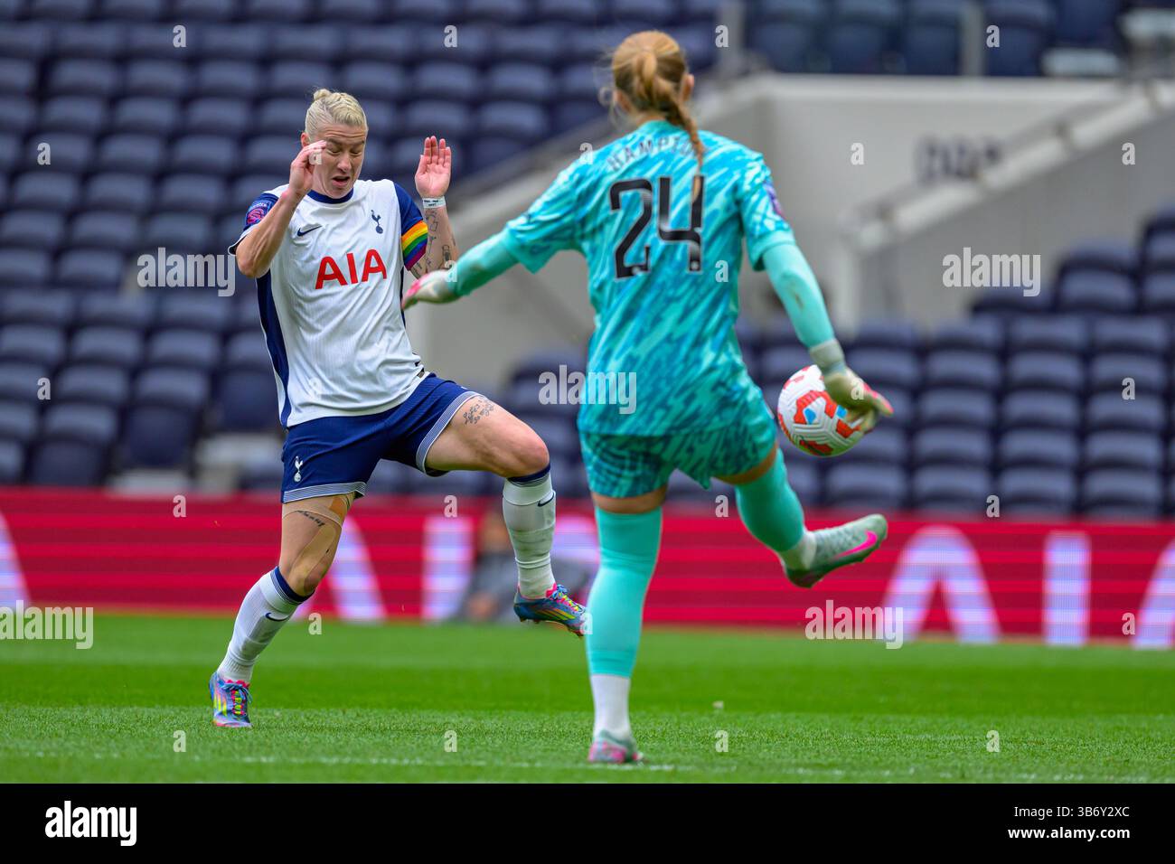 Bethany hampton hi-res stock photography and images - Alamy