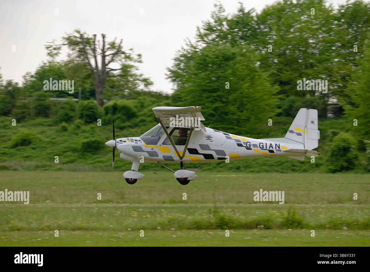 Ikarus c42 light sport aircraft hi-res stock photography and images - Alamy